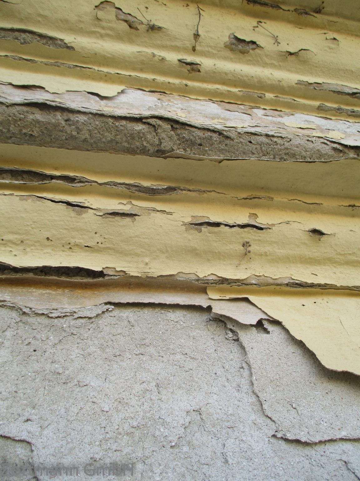 ZOTTMANN GmbH - Fassade_Gesimse_Vorzustand